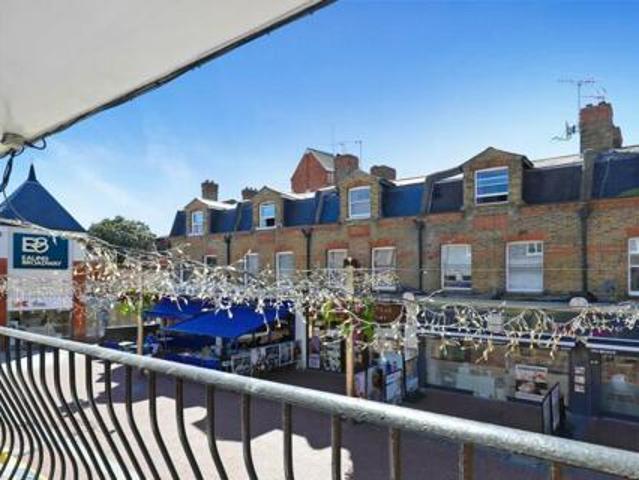 2 Bedroom Flat For Rent In Ealing, London