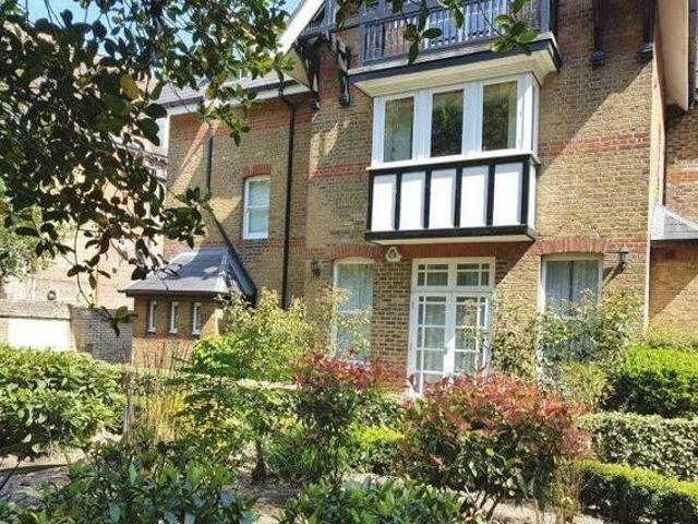 2 Bedroom Flat For Rent In Ealing, London