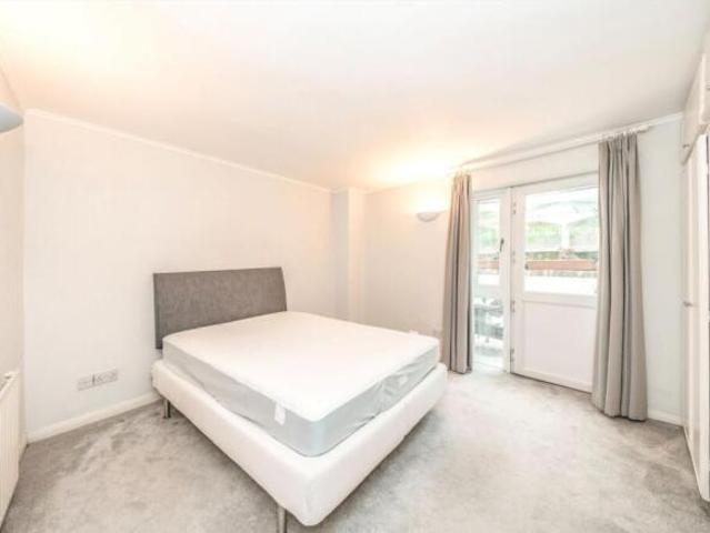 2 bedroom flat for rent in Eardley Crescent, Earls Court, SW5