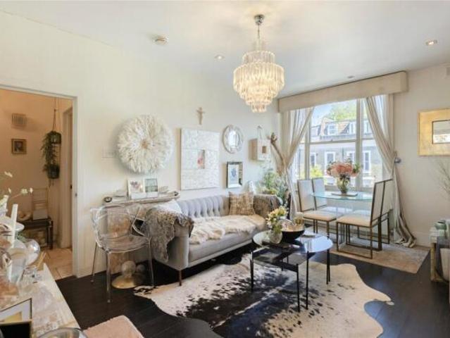 2 bedroom flat for rent in Eardley Crescent, London, SW5