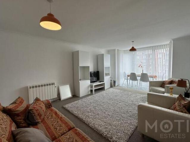 2 bedroom flat for rent in Earls Avenue, Folkestone, CT20