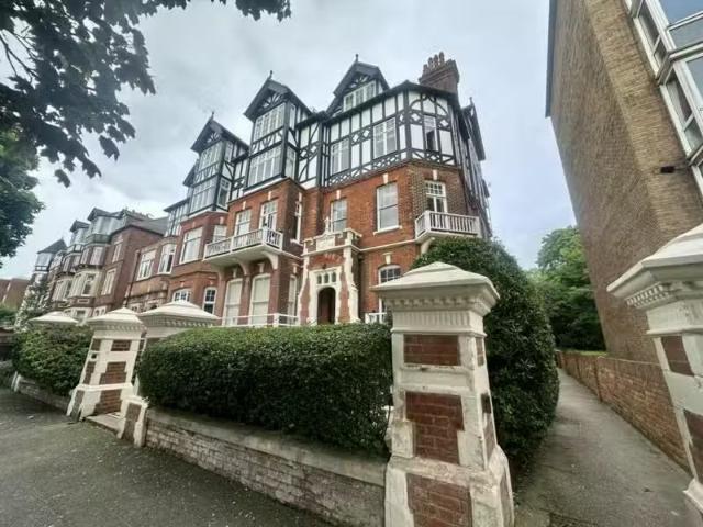 2 bedroom flat for rent in Earls Avenue, Folkestone, CT20