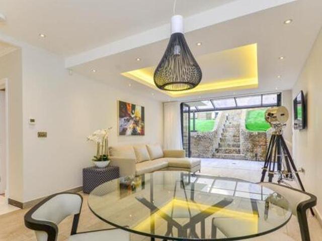 2 Bedroom Flat For Rent In Earls Court, London