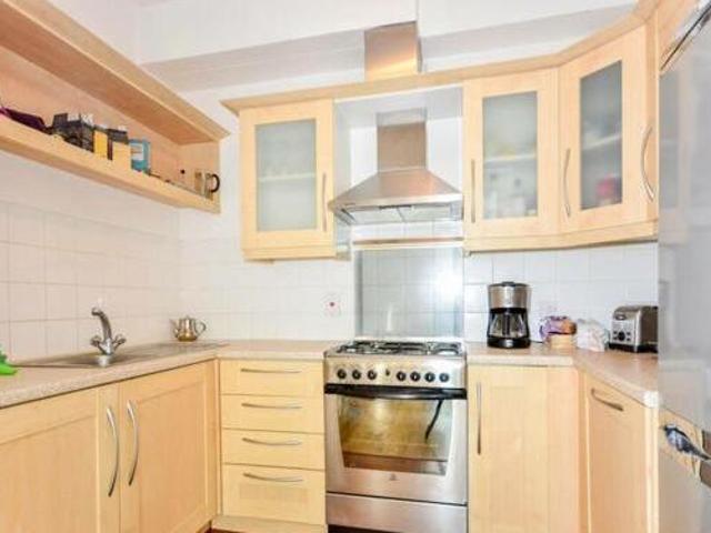 2 Bedroom Flat For Rent In Earls Court, London