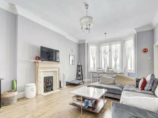 2 Bedroom Flat For Rent In Earls Court, London