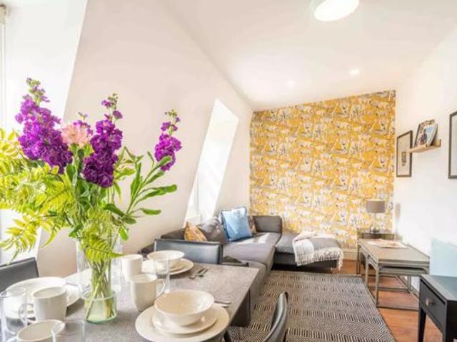 2 Bedroom Flat For Rent In Earls Court, London