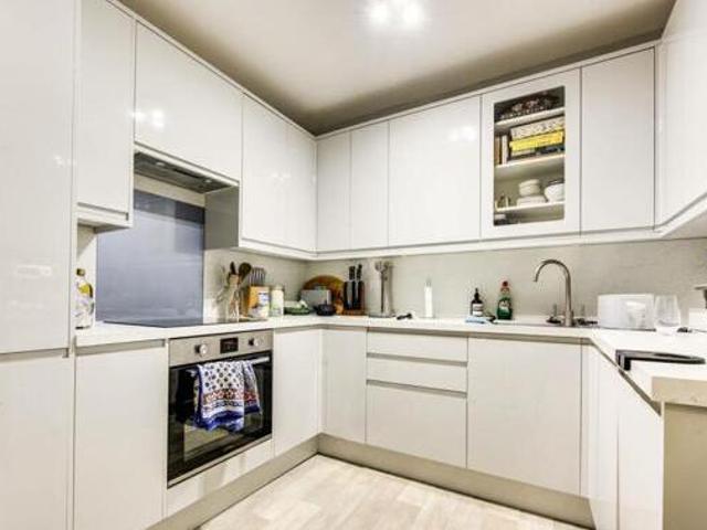 2 Bedroom Flat For Rent In Earls Court, London