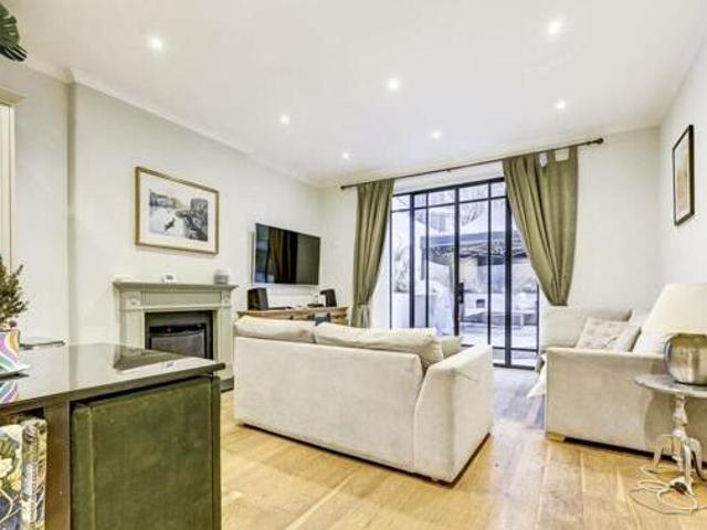2 Bedroom Flat For Rent In Earls Court, London