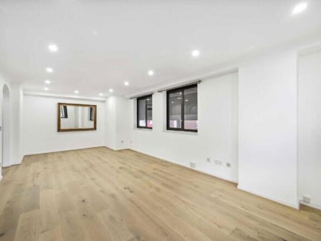 2 bedroom flat for rent in Earls Court Road, Earl's Court, SW5