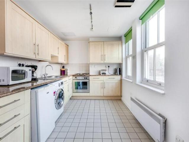 2 bedroom flat for rent in Earls Court Road, Earls Court, SW5