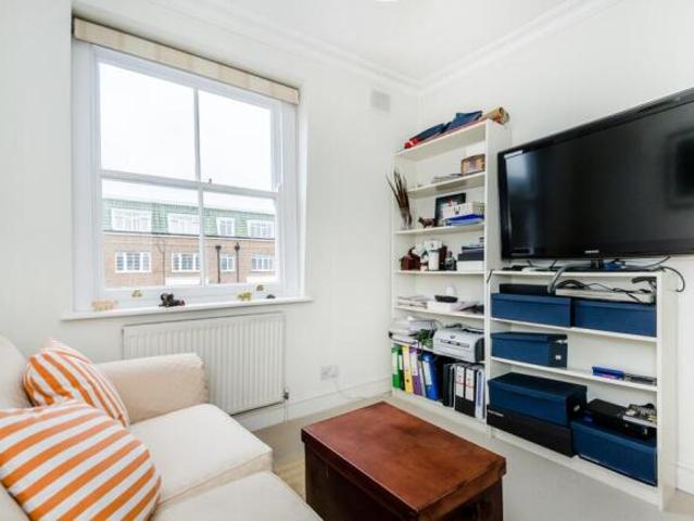 2 bedroom flat for rent in Earls Court Road London W8