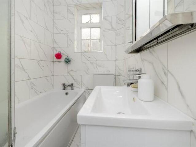 2 bedroom flat for rent in Earls Court Road, London, SW5