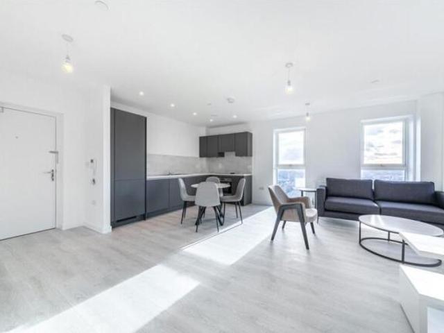 2 bedroom flat for rent in East Acton Lane, Acton, W3