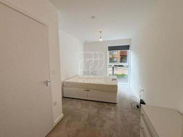 2 bedroom flat for rent in East Acton Lane, London, W3