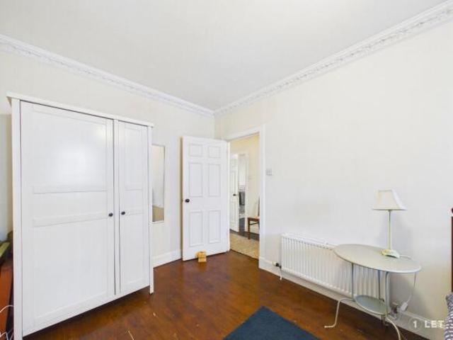 2 bedroom flat for rent in East Broughton Place, New Town, Edinburgh, EH1