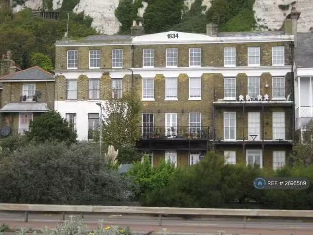 2 bedroom flat for rent in East Cliff, Dover, CT16