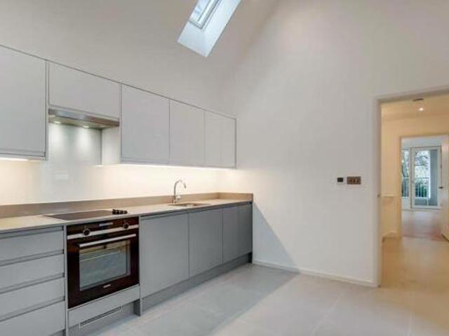 2 Bedroom Flat For Rent In East Putney, London