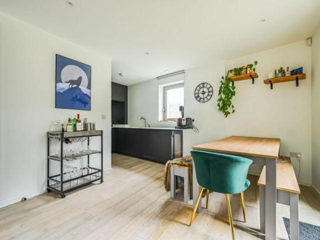 2 bedroom flat for rent in East Road, Hackney, London, N1