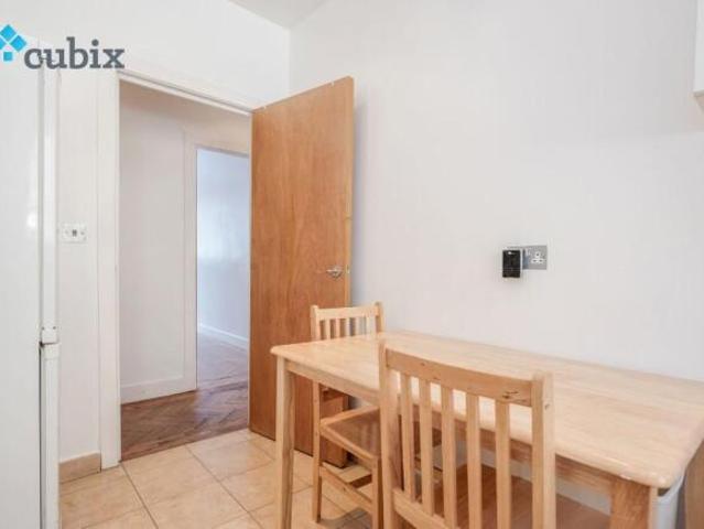 2 bedroom flat for rent in East Street, London, SE17