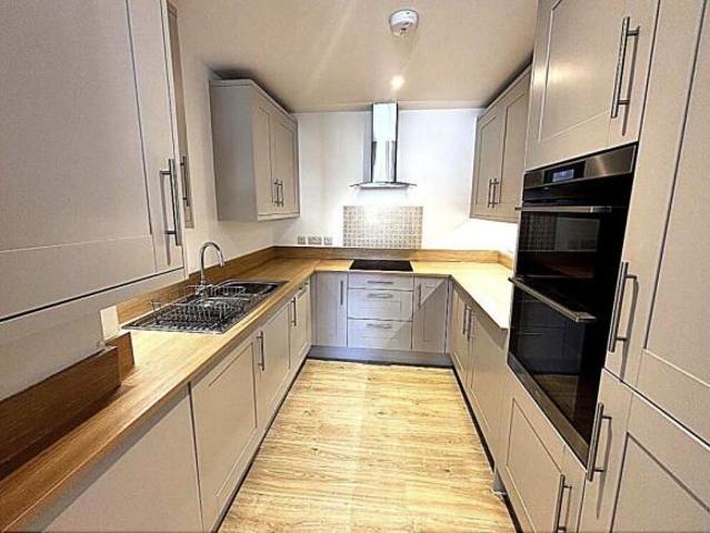 2 bedroom flat for rent in Eastbourne, East Sussex, BN22 7AQ, BN22