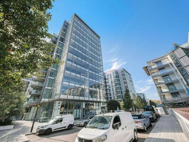 2 bedroom flat for rent in Eastfields Avenue, Putney, London, SW18