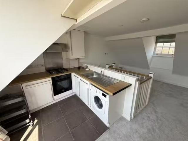 2 bedroom flat for rent in Easton Street, High Wycombe, Buckin.
