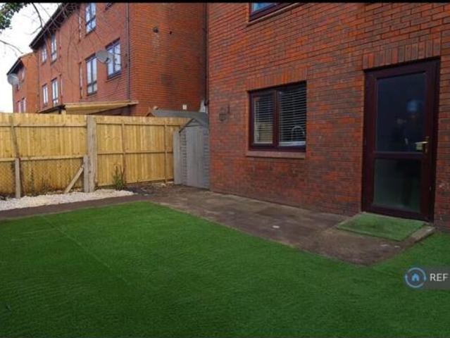 2 bedroom flat for rent in Eastney Road, London, CR0