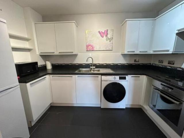 2 bedroom flat for rent in Eaton Avenue, Slough, SL1