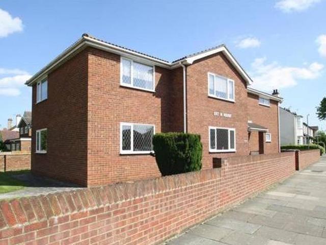 2 bedroom flat for rent in Eaton Road LeighOnSea SS9