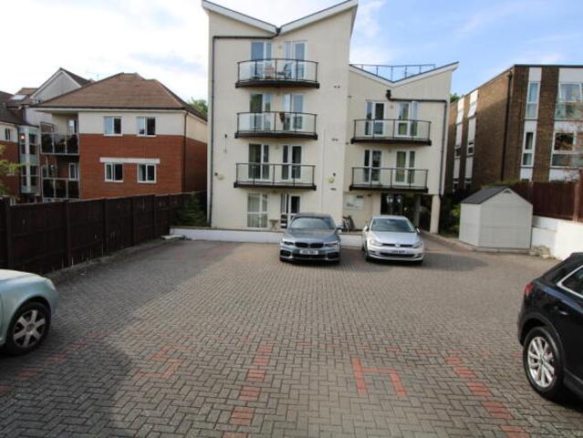 2 bedroom flat for rent in Eaton Road, Sutton, SM2