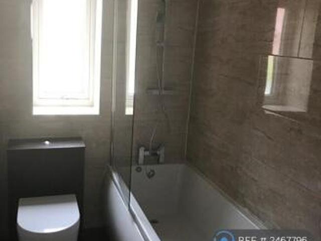 2 bedroom flat for rent in Egerton Road, Manchester, M14