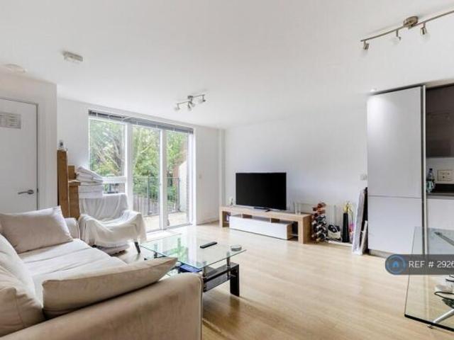 2 bedroom flat for rent in Egleton House, London, SW15