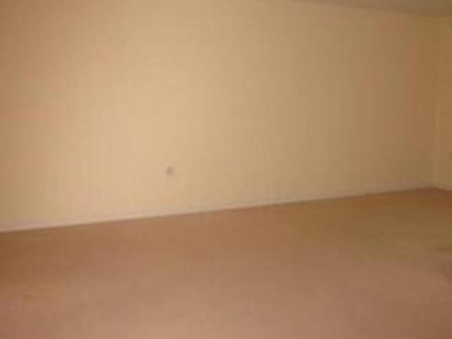 2 bedroom flat for rent in Edmonstone Crescent, Bestwood, NG5