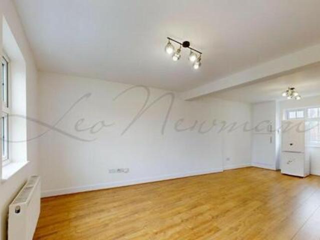 2 Bedroom Flat For Rent In Edgware, Middlesex