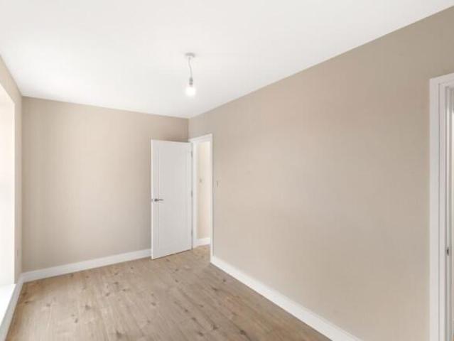 2 bedroom flat for rent in Edgwarebury Lane, Edgware, Middlesex, HA8