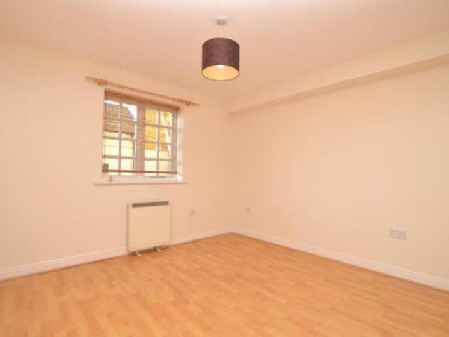 2 bedroom flat for rent in Edith Cavell Way London SE18