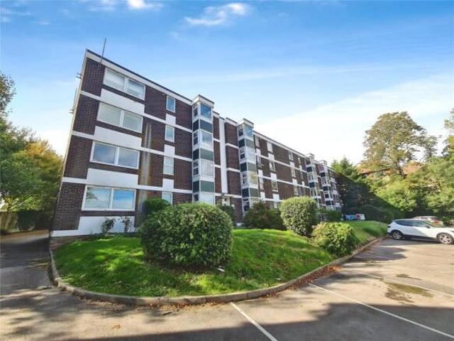 2 bedroom flat for rent in Elm Close, Bassett Avenue, Southampton, Hampshire, SO16