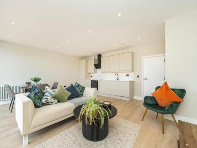 2 bedroom flat for rent in Elm Grove, Wimbledon, SW19