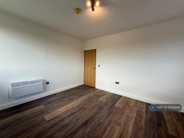 2 bedroom flat for rent in Elm House, Leeds, LS15