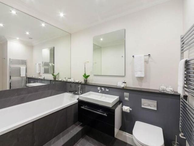 2 bedroom flat for rent in Elm Park Gardens, Chelsea, London SW10