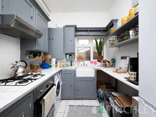 2 bedroom flat for rent in Elm Park Road, London, N3