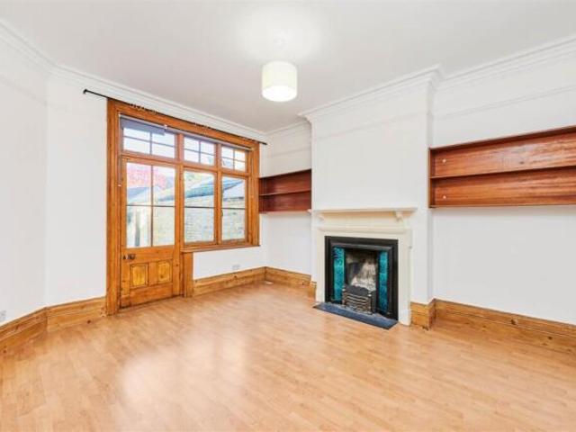 2 bedroom flat for rent in Elm Road, East Sheen, SW14