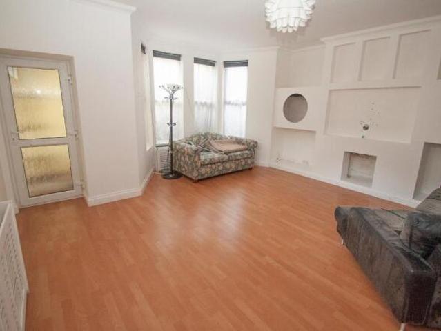 2 bedroom flat for rent in Elm Rd, Mutley, Plymouth, Devon, PL4 7BA, PL4