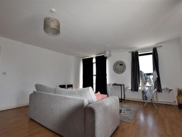 2 bedroom flat for rent in Elmers End Road Beckenham BR3