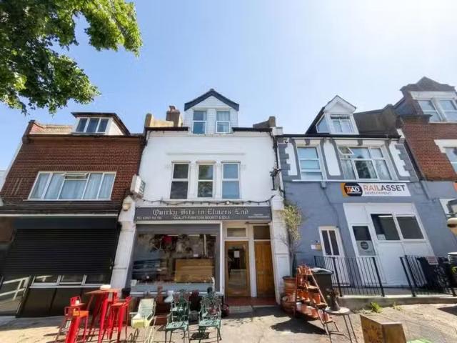 2 bedroom flat for rent in Elmers End Road, Beckenham, BR3