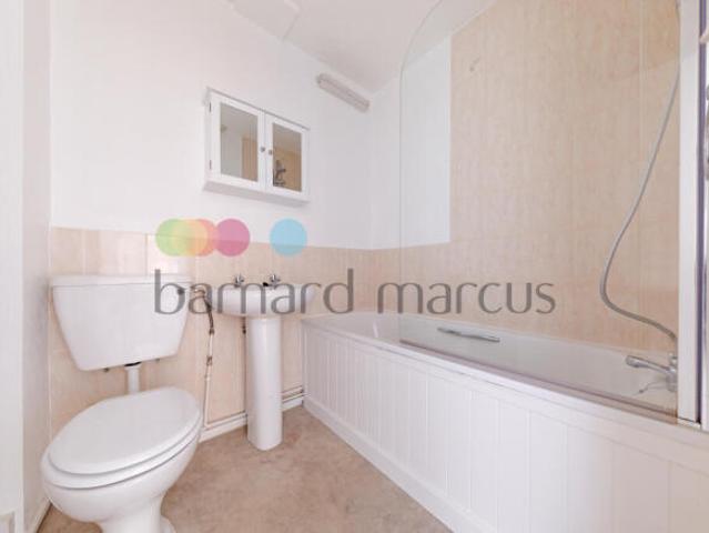 2 bedroom flat for rent in Elmfield Way, SOUTH CROYDON, CR2