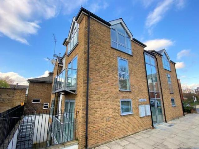 2 bedroom flat for rent in Elmfield Road, East Finchley, N2