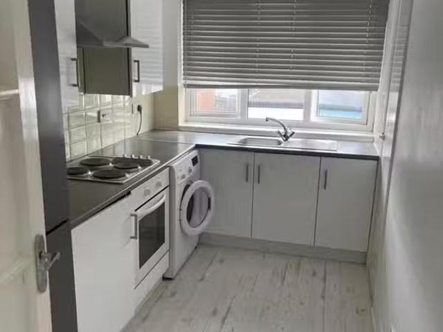 2 bedroom flat for rent in Elmhurst Avenue, Mitcham, CR4