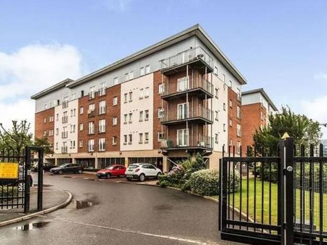 2 bedroom flat for rent in Elmira Way Salford M5