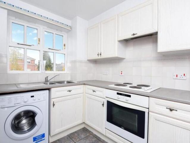 2 bedroom flat for rent in Elderfield Place, London, SW17